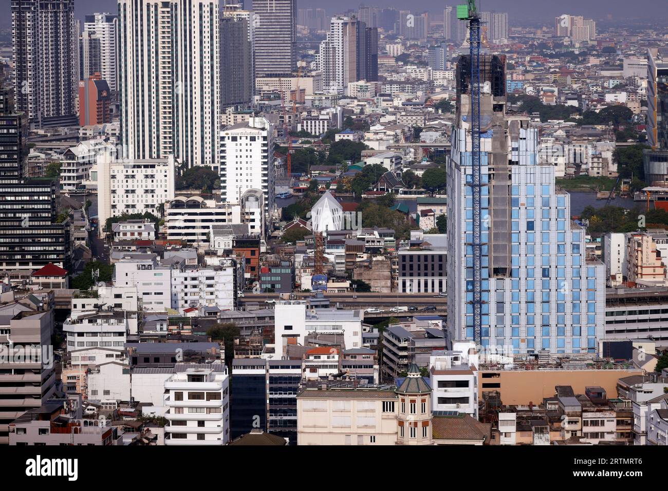 Bangkok skyline towards silom road hi-res stock photography and images ...
