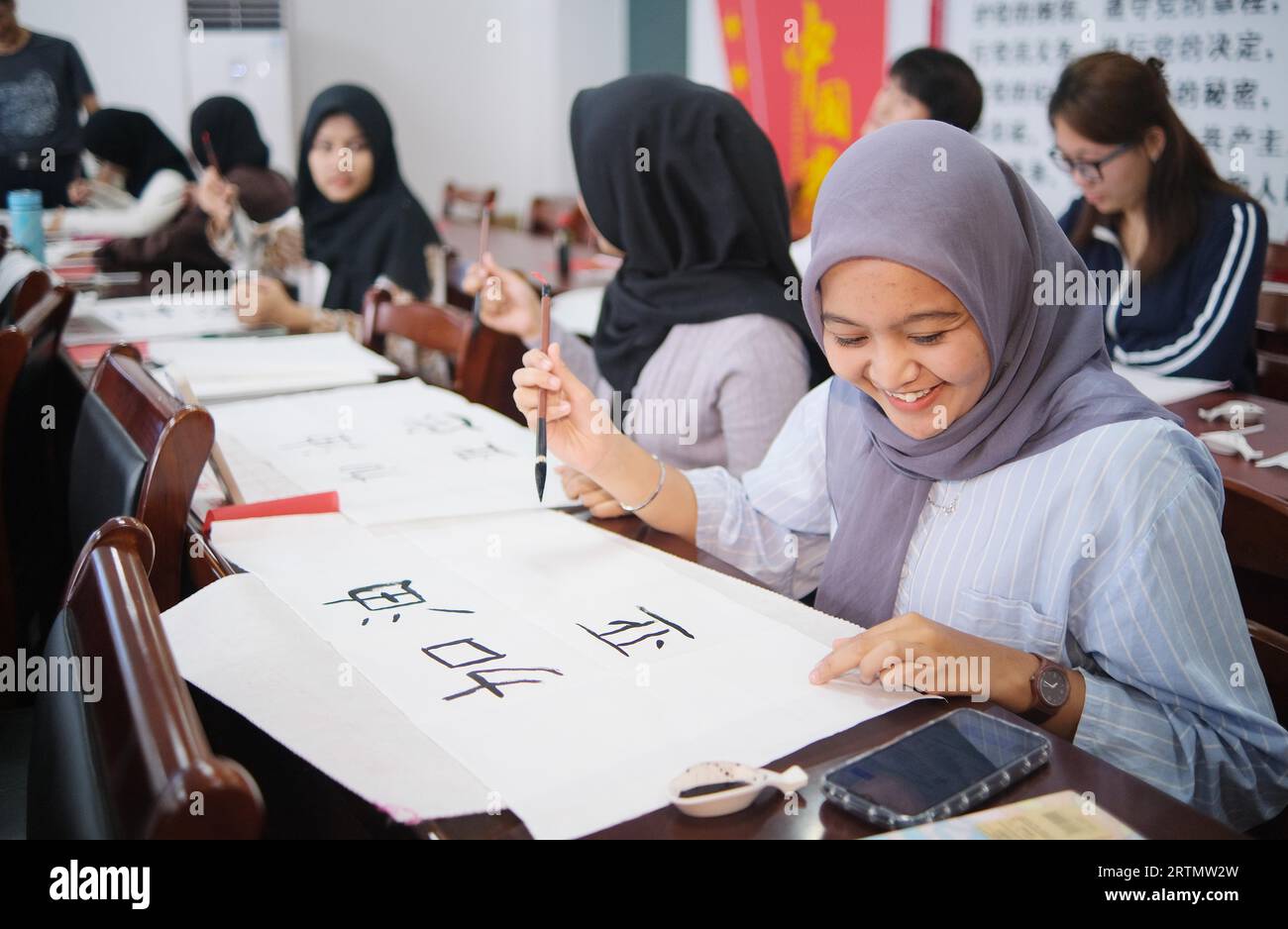 Chinese and foreign students write calligraphy to welcome the 19th ...