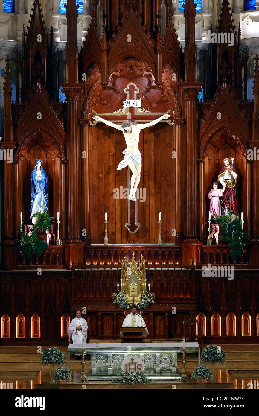 Song Vinh catholic church. Catholic devotees during Holy Thursday Mass ...