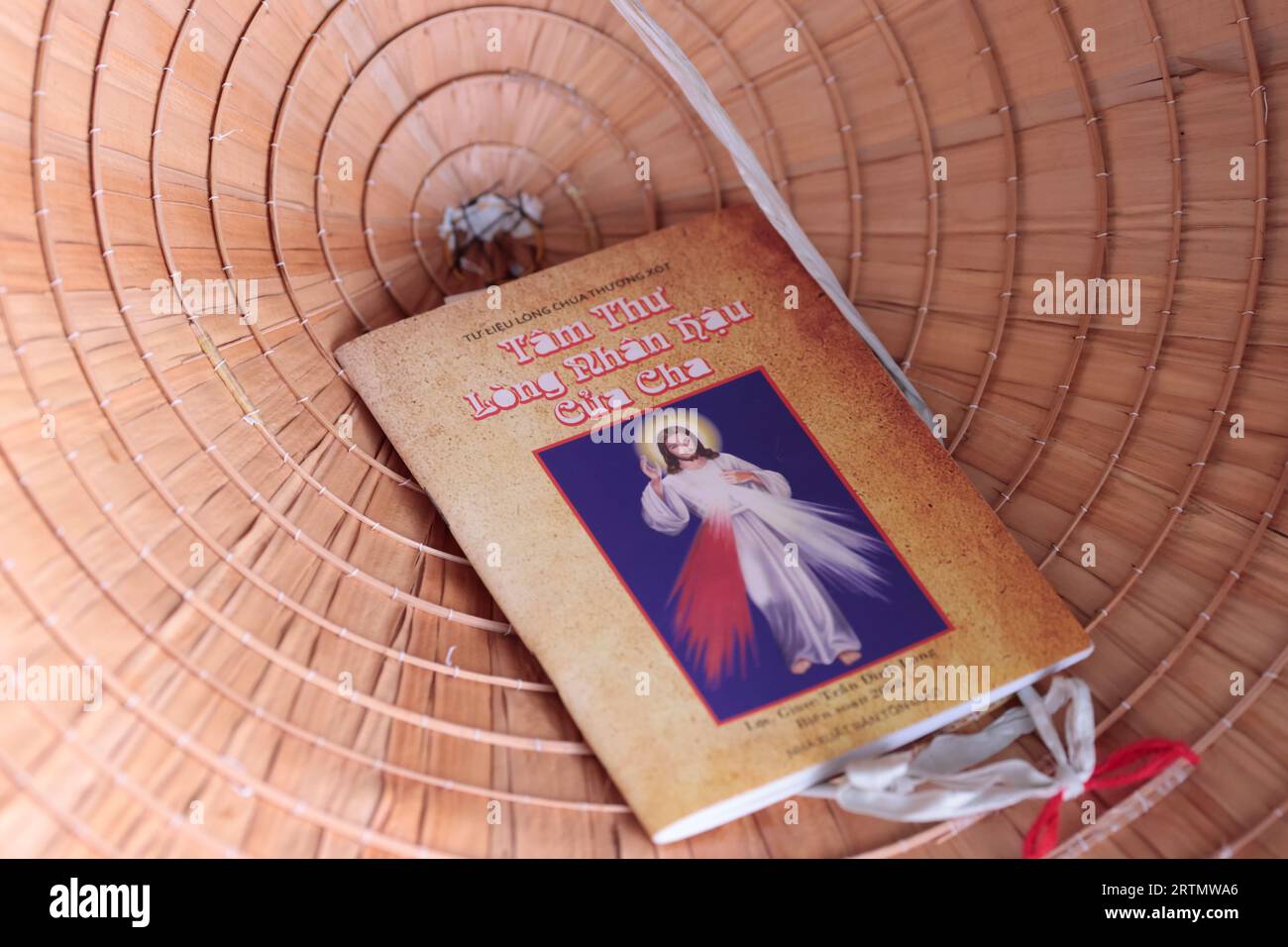 Women run jesus hi-res stock photography and images - Alamy