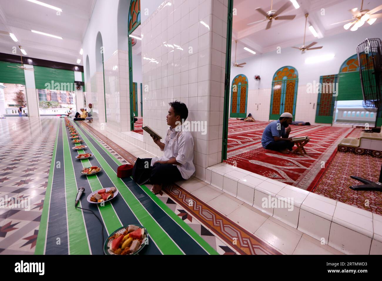 Iftar (Ramadan dinner breaking the day-long fast) at Saigon mosque ...