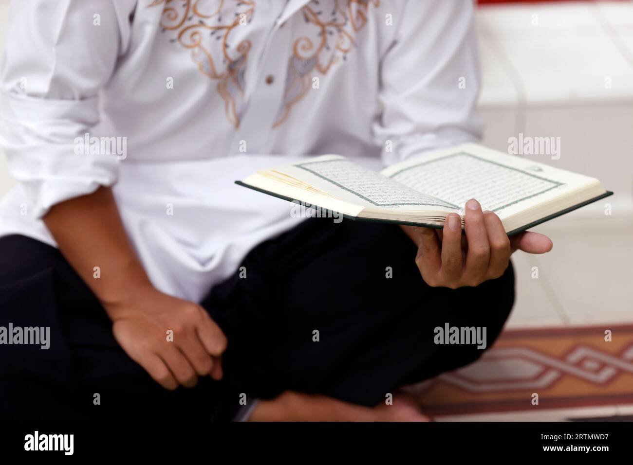 Muslim man reading a Quran Stock Photo - Alamy