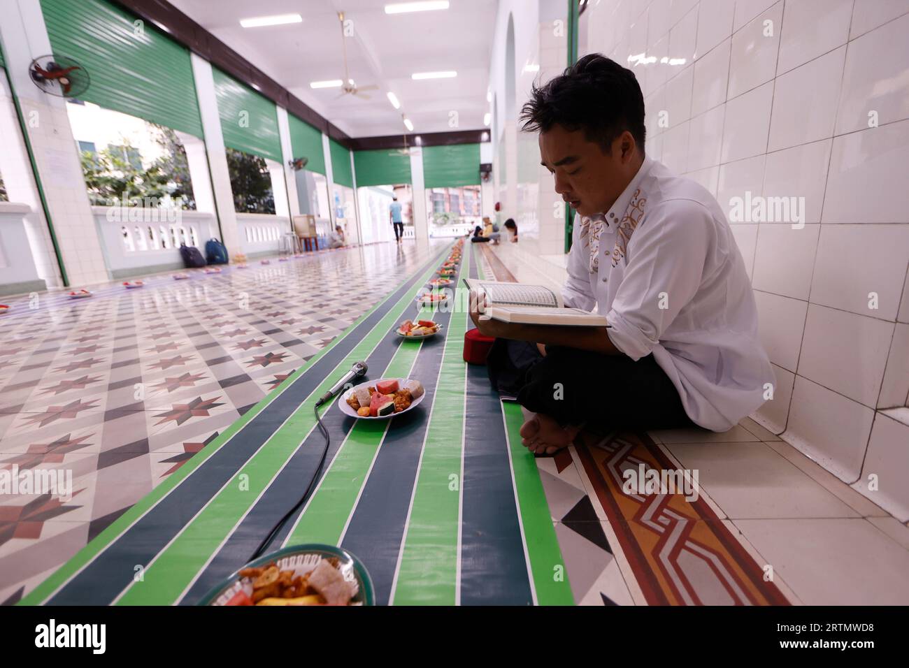 Iftar (Ramadan dinner breaking the day-long fast) at Saigon mosque ...