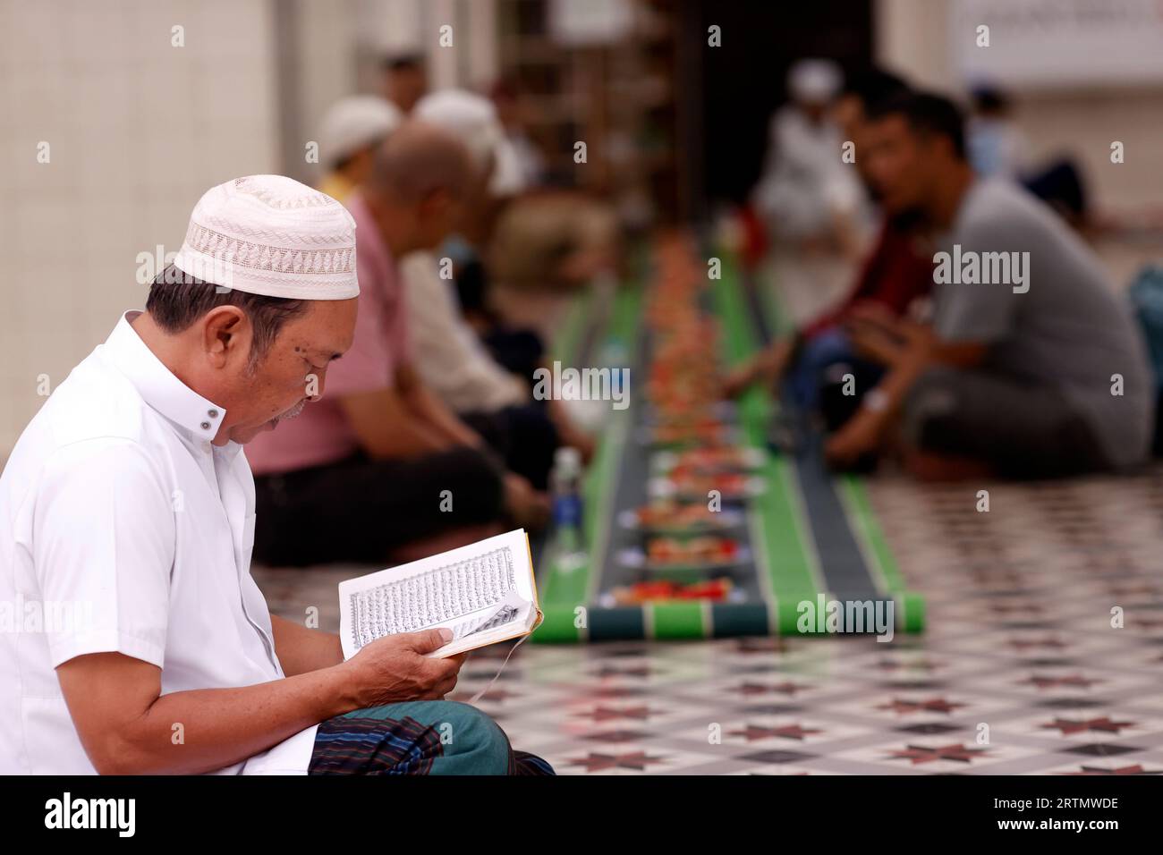 Iftar (Ramadan dinner breaking the day-long fast) at Saigon mosque ...