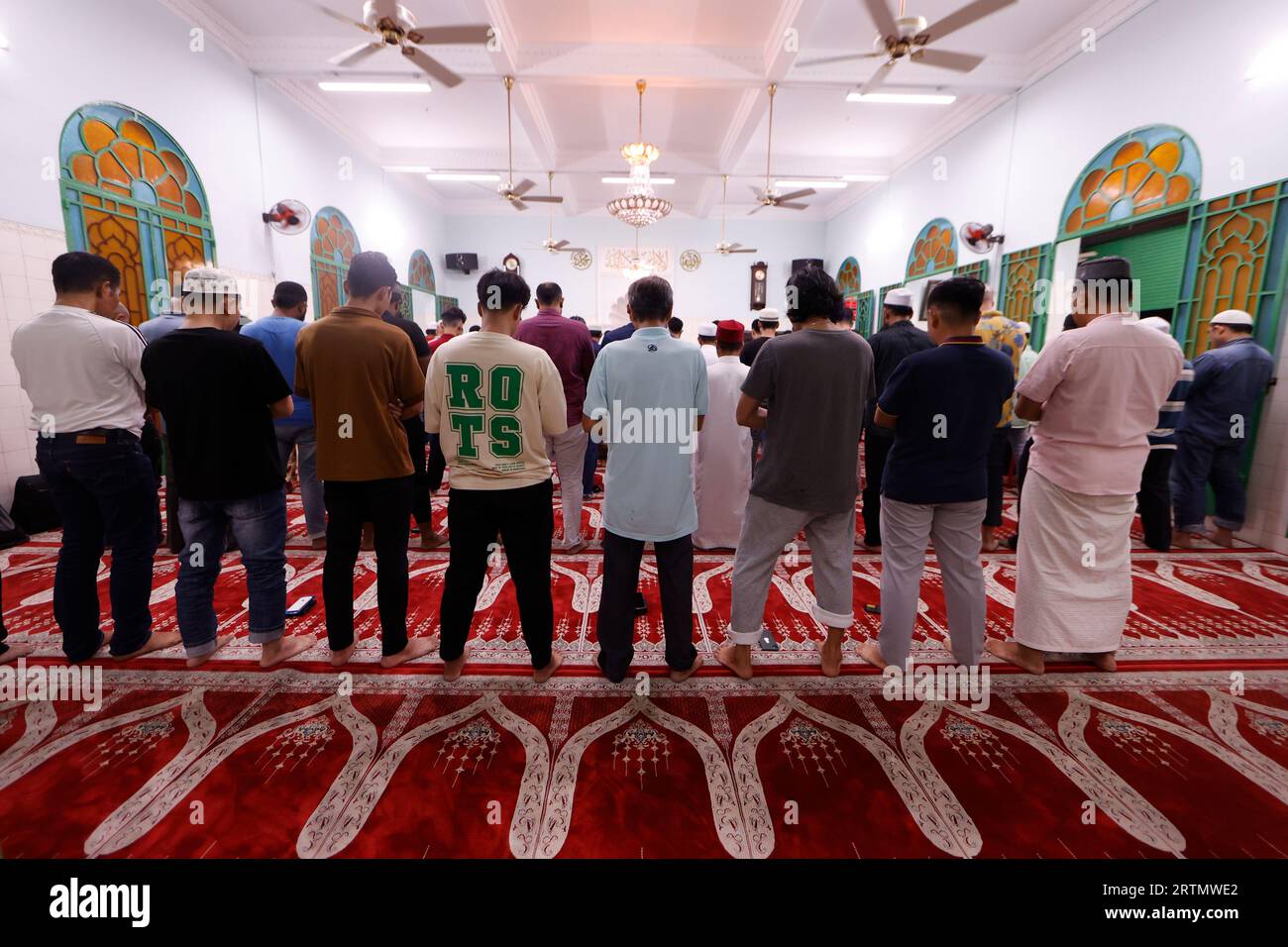 Muslim men at prayer, Salah Muslim Prayer at Saigon Mosque. Vietnam ...