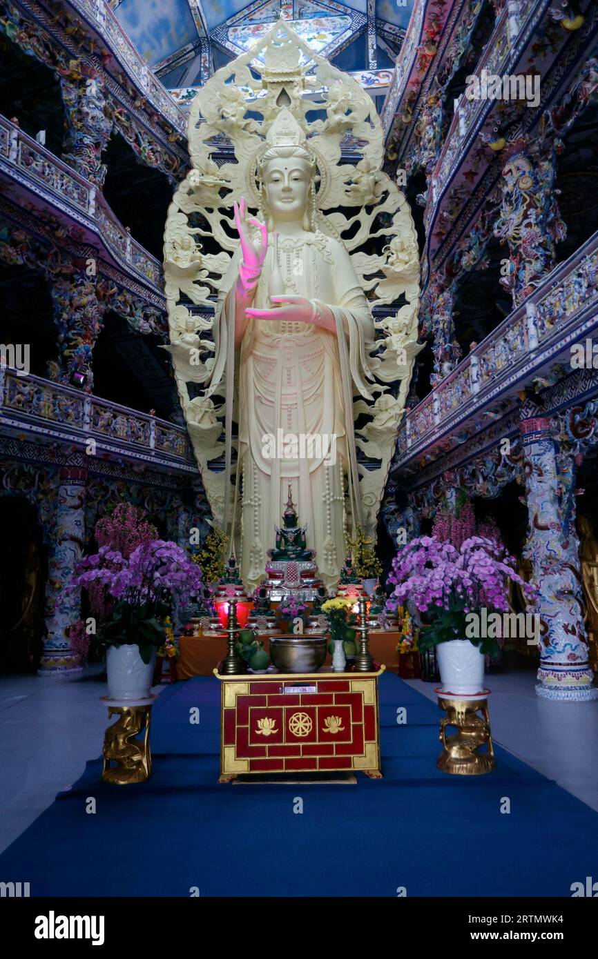 Linh Phuoc Buddhist Pagoda. Bodhisattva Avalokiteshvara. Guanyin ( Quan ...