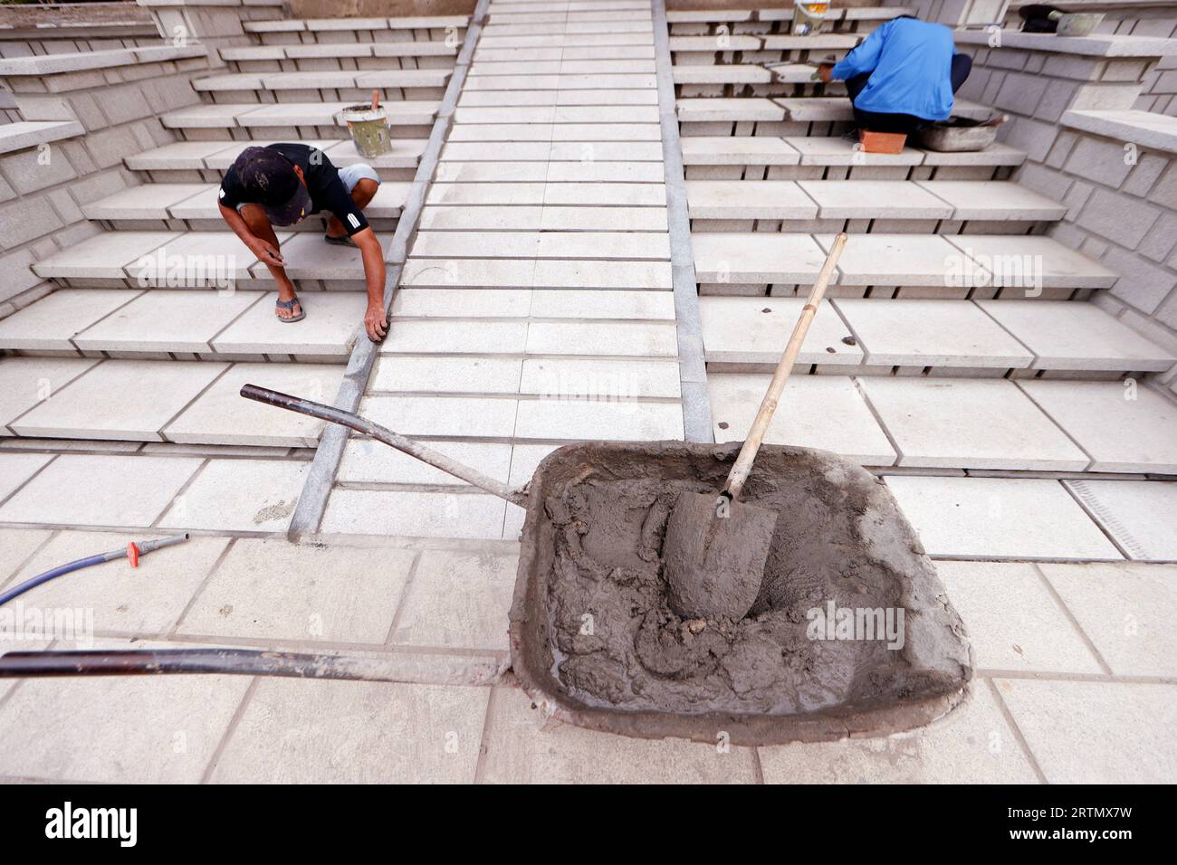 Construction site. Manual labourer at work. Vung Tau. Vietnam Stock ...
