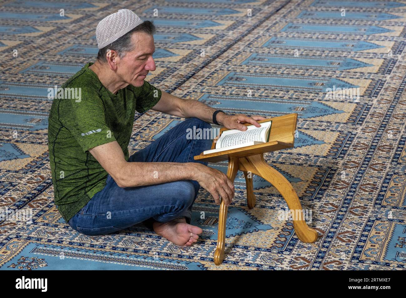 Muslim reading Kuran in Osman-pacha Resulbegovic mosque, Trebinje ...