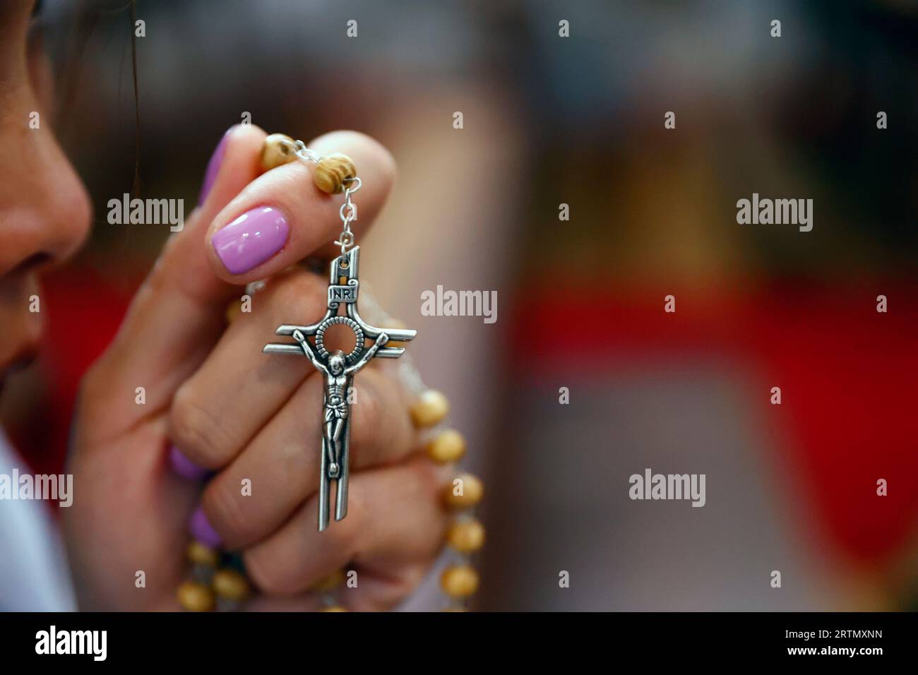 Catholic woman praying with rosary beads in hand. Catholic woman ...