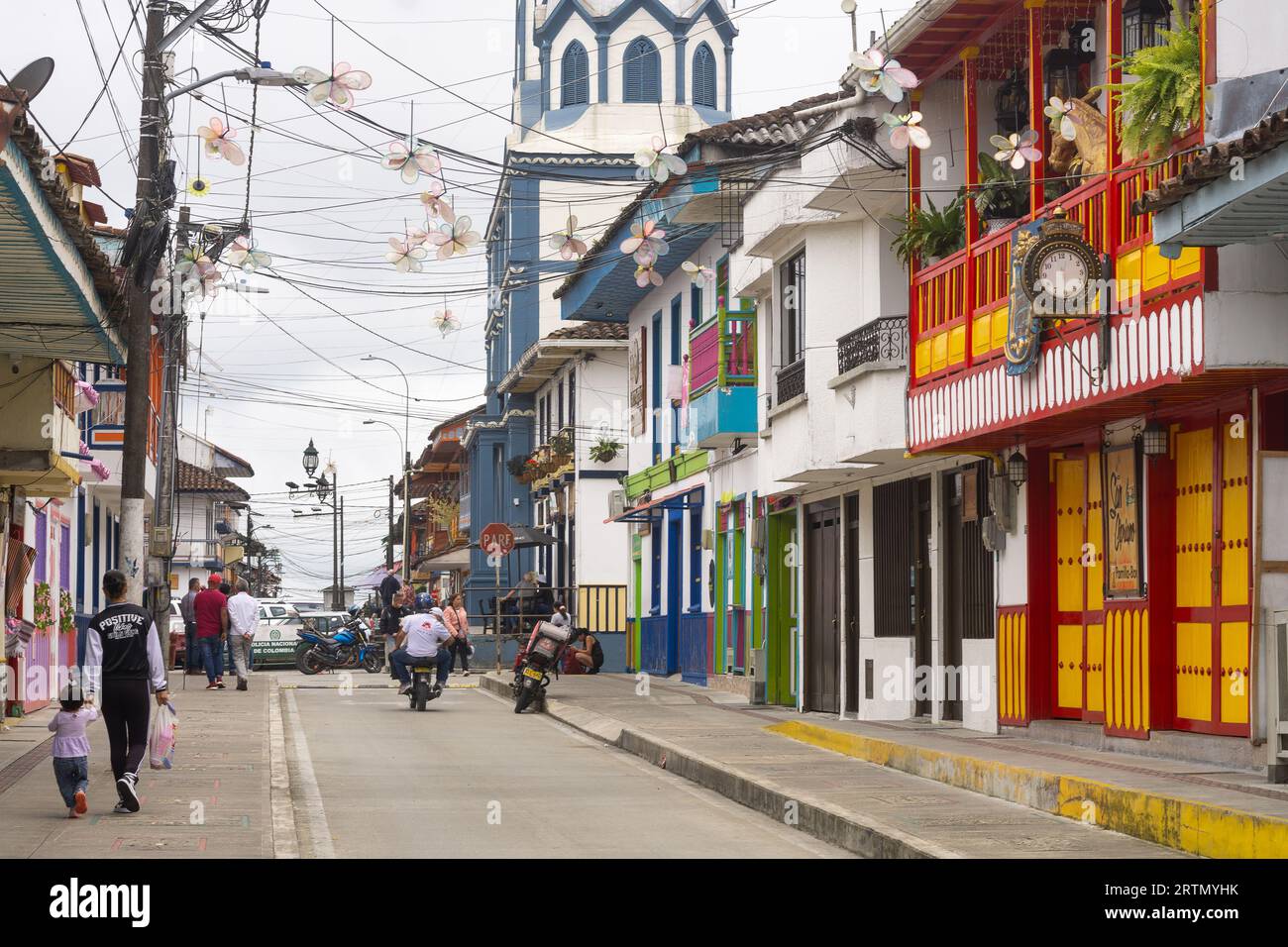 Village street scene in colombia hi-res stock photography and images ...