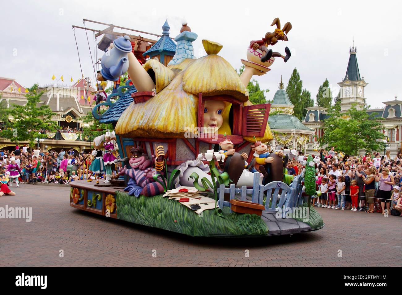Alice in Wonderland Float at a Disneyland Paris Character Parade. Paris ...