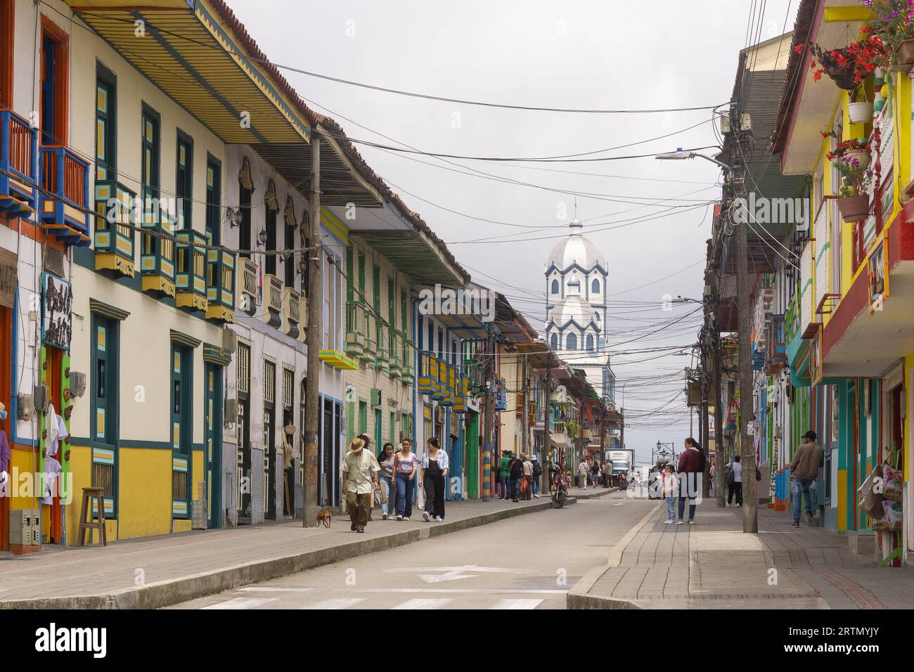Village street scene in colombia hi-res stock photography and images ...