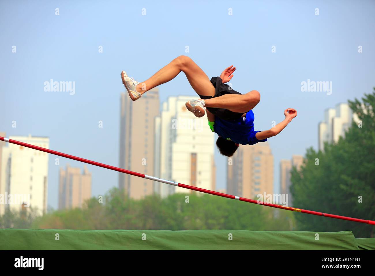 High jump fail hi-res stock photography and images - Alamy