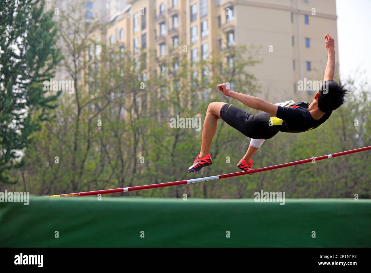 High jump fail hi-res stock photography and images - Alamy