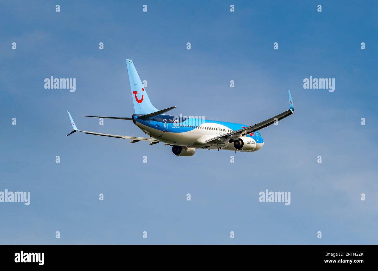 TUI Airways Boeing 737 departing on the way taking holidaymakers on ...