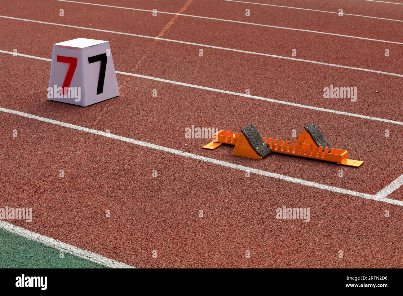 Runway number hi-res stock photography and images - Alamy