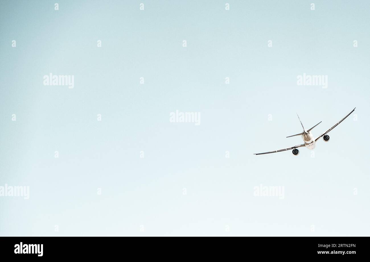 Pilot passenger aeroplane hi-res stock photography and images - Alamy