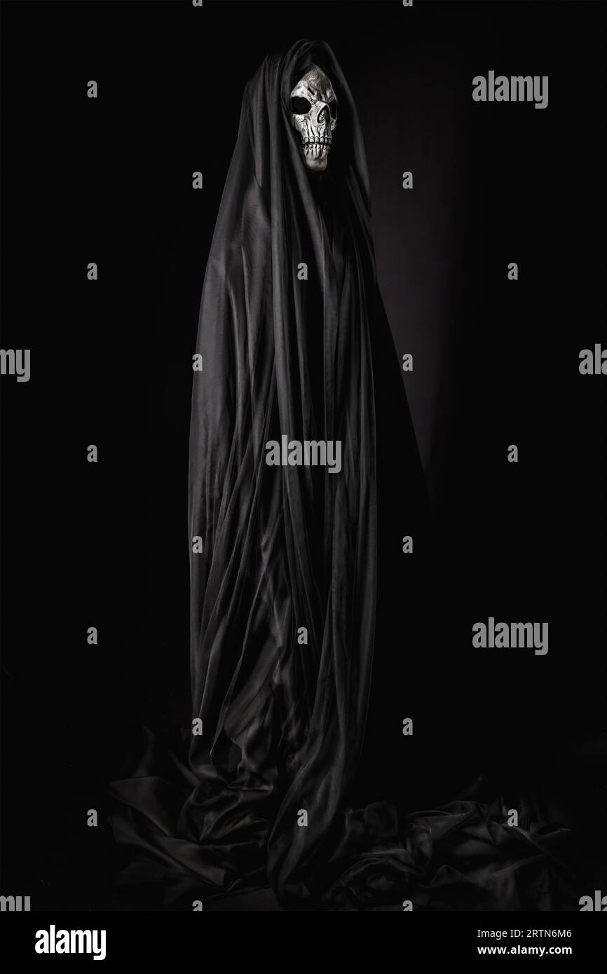 Looming silhouette figure hi-res stock photography and images - Alamy