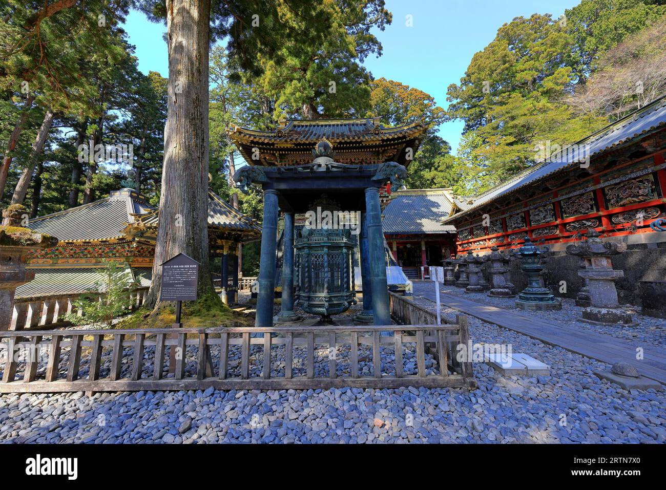 Toshogu Shrine ( 17th-century shrine honoring the first shogun and ...