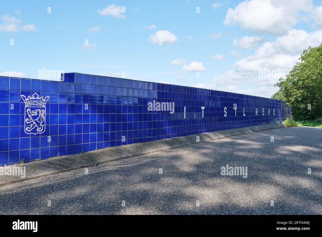 View on the blue railing of the Elfstedenmonument Tegeltjesbrug in ...