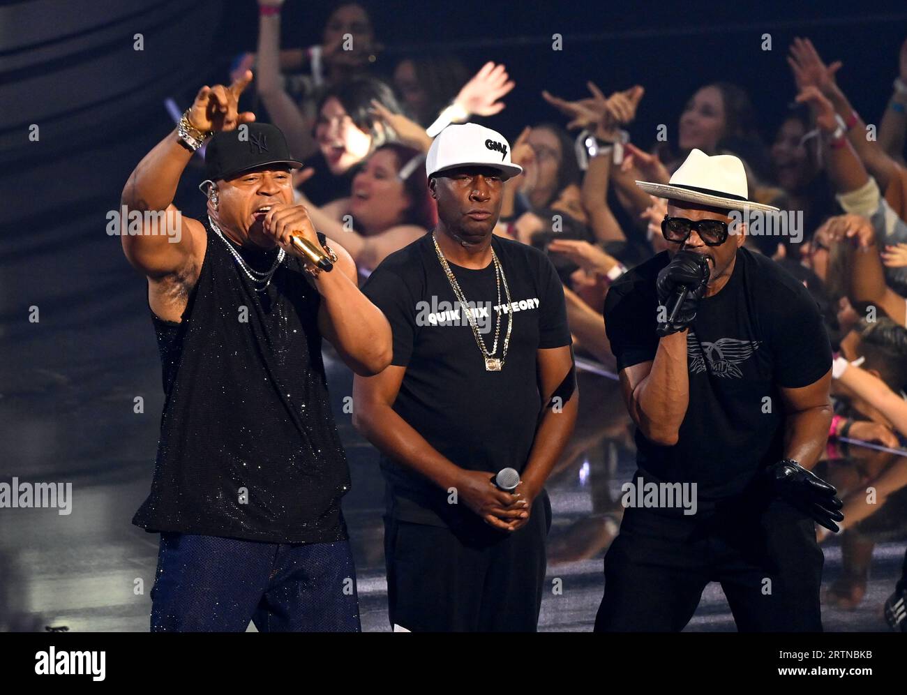 Ll cool j on stage hi-res stock photography and images - Alamy