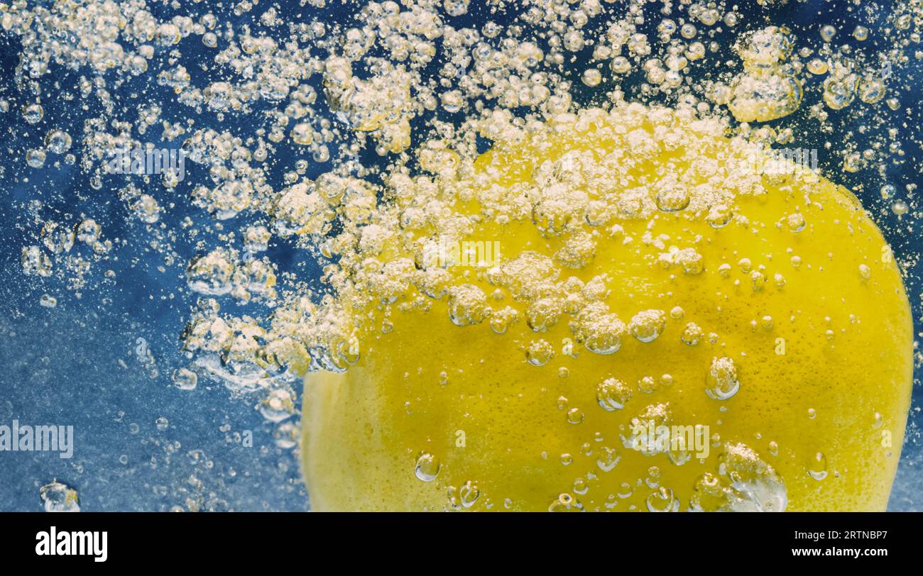 Tonic water splash hi-res stock photography and images - Alamy
