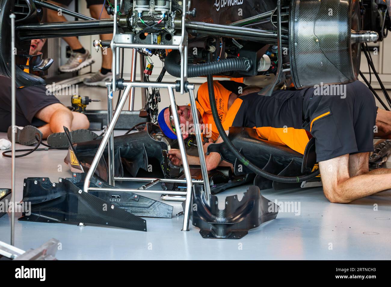 McLaren F1 Team MCL60, mechanical detail off mechanics working in the ...