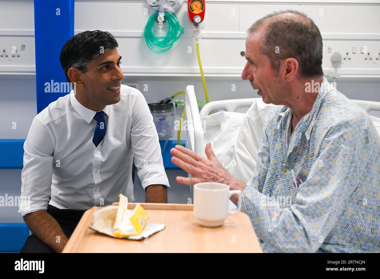 Prime Minister Rishi Sunak meets patient Steven Robshaw in the Jubilee ...