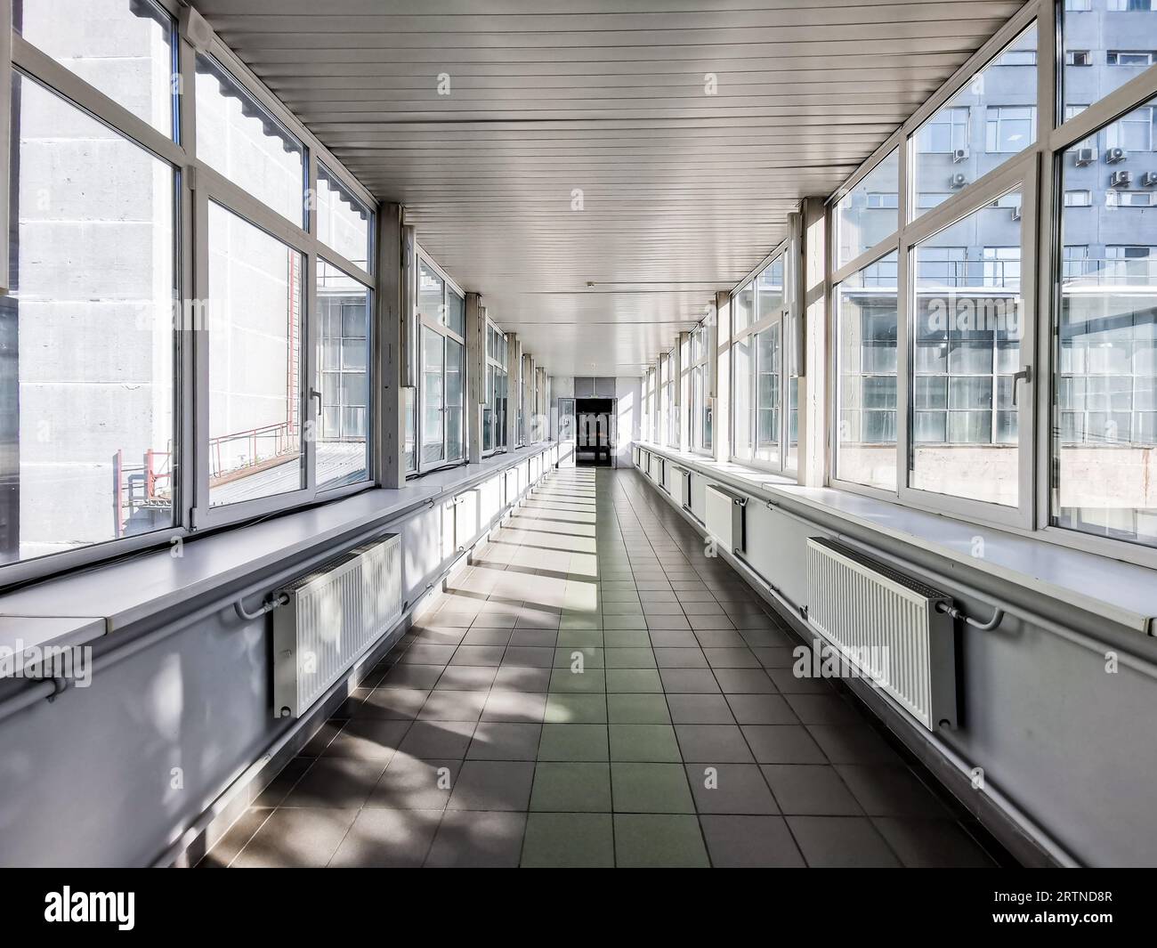 Office windows walkway corridor hi-res stock photography and images - Alamy