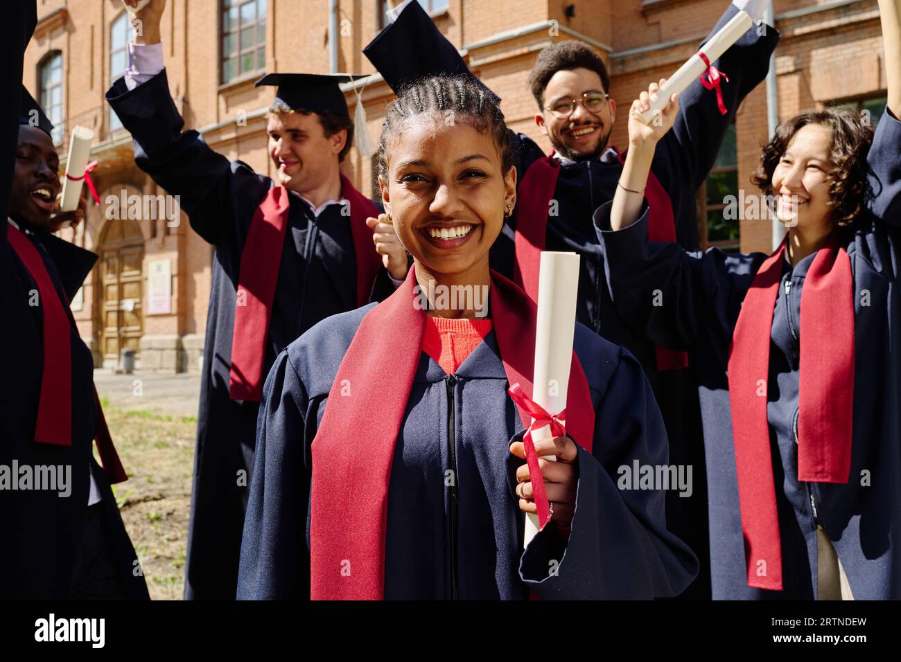 Graduated friends hi-res stock photography and images - Alamy