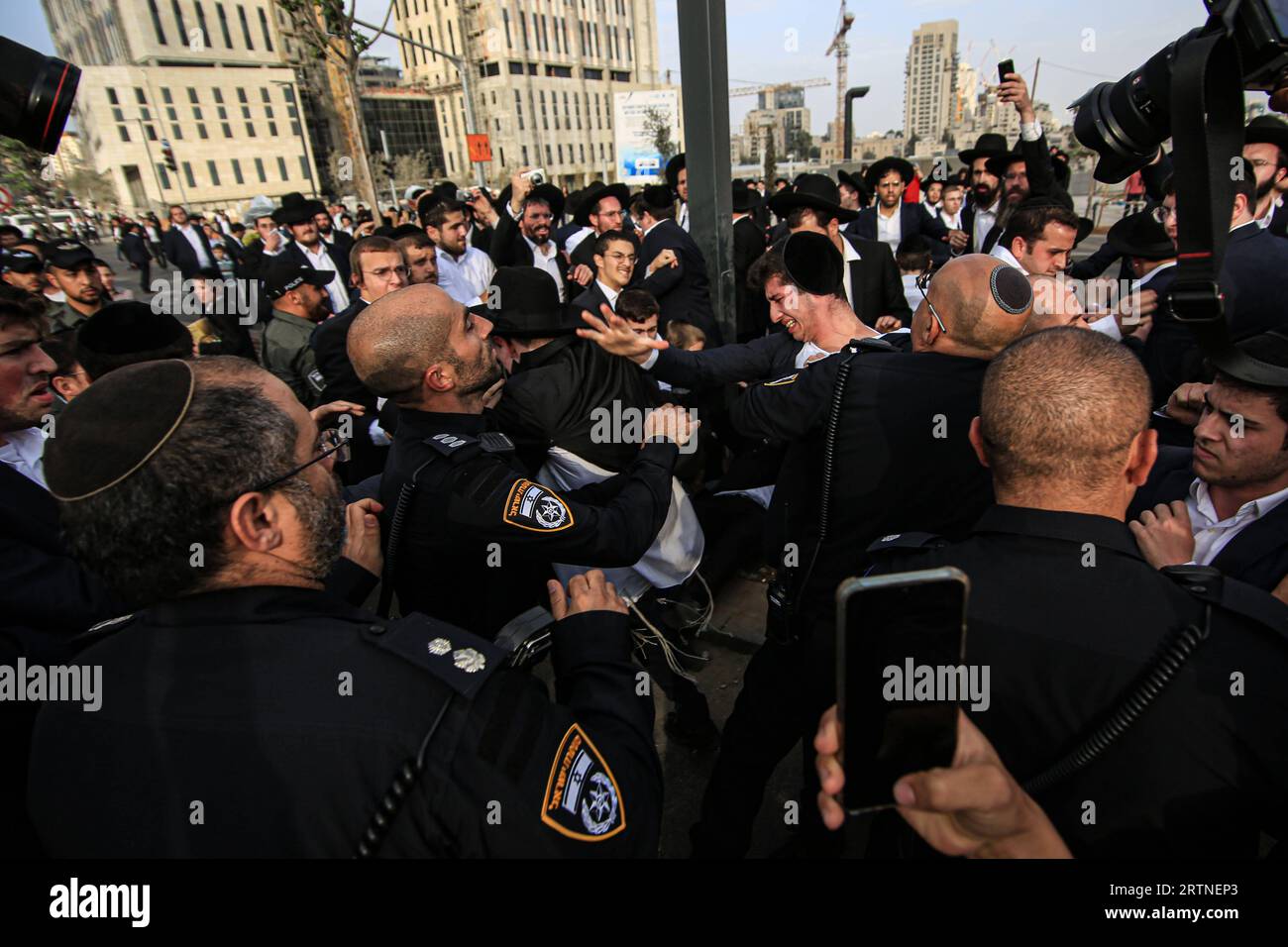 Ultra orthodox jewish men protest in Jerusalem Ultra orthodox jewish ...