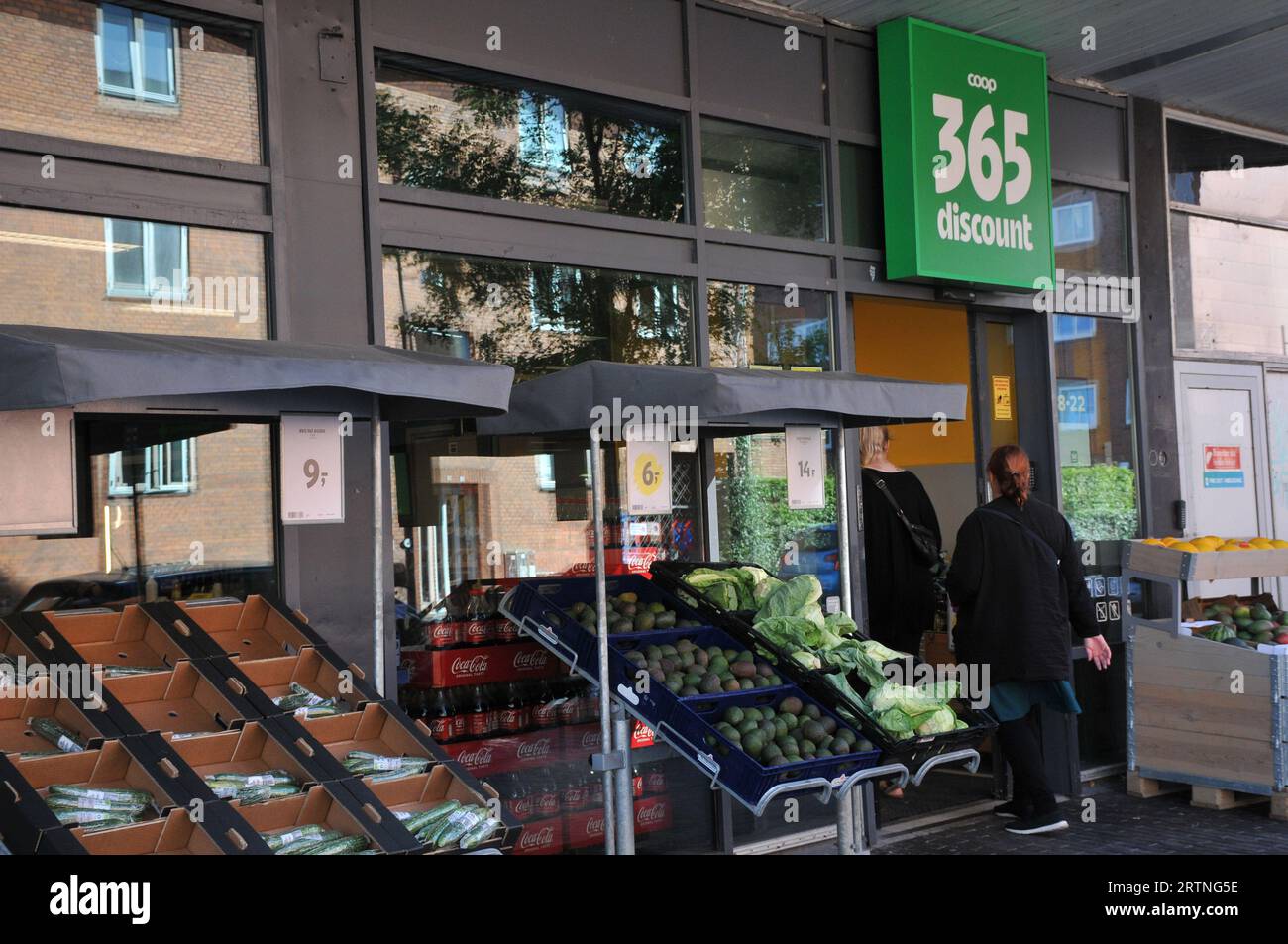 365 discount grocery store hi-res stock photography and images - Alamy