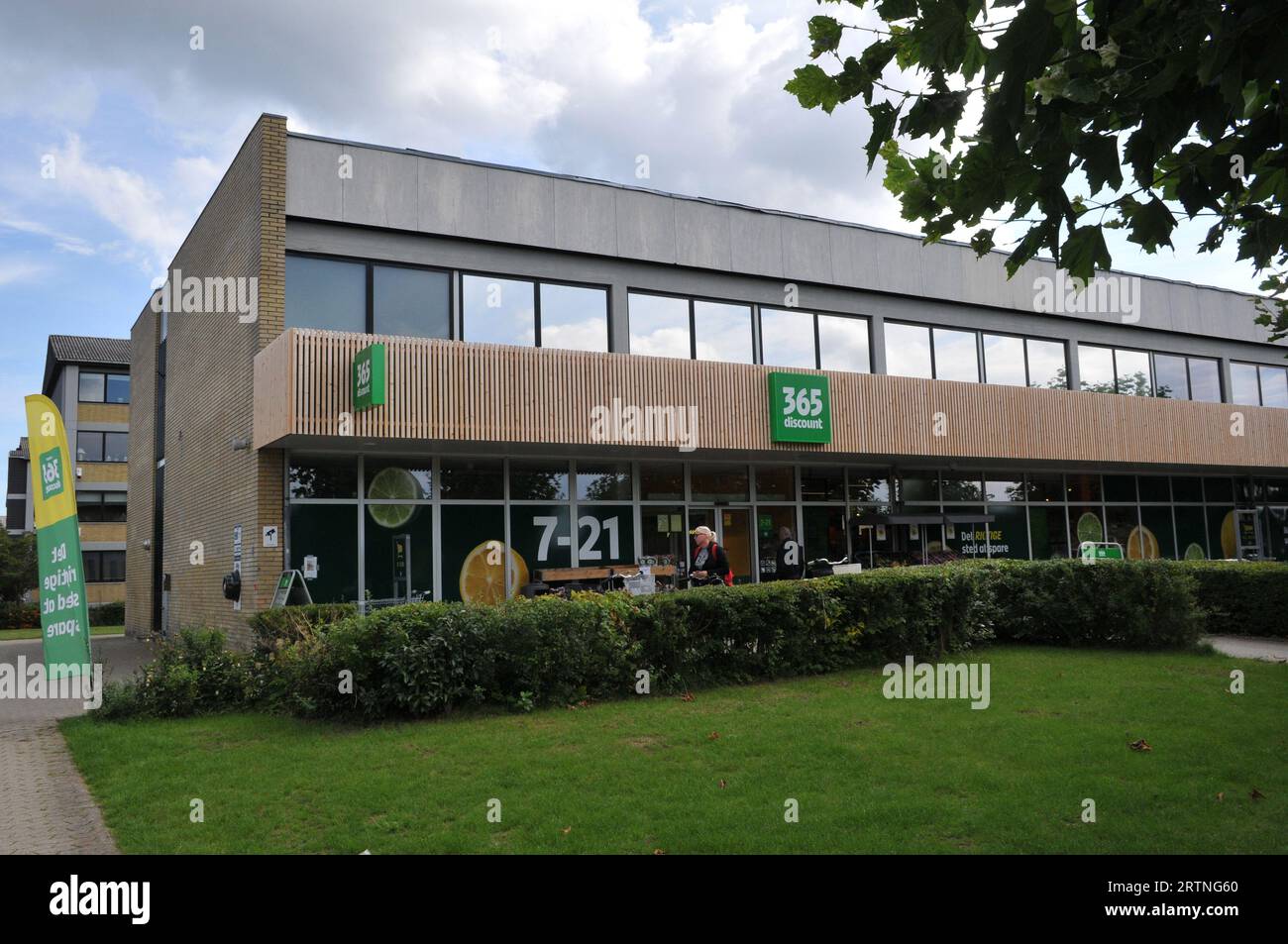 365 discount grocery store hi-res stock photography and images - Alamy