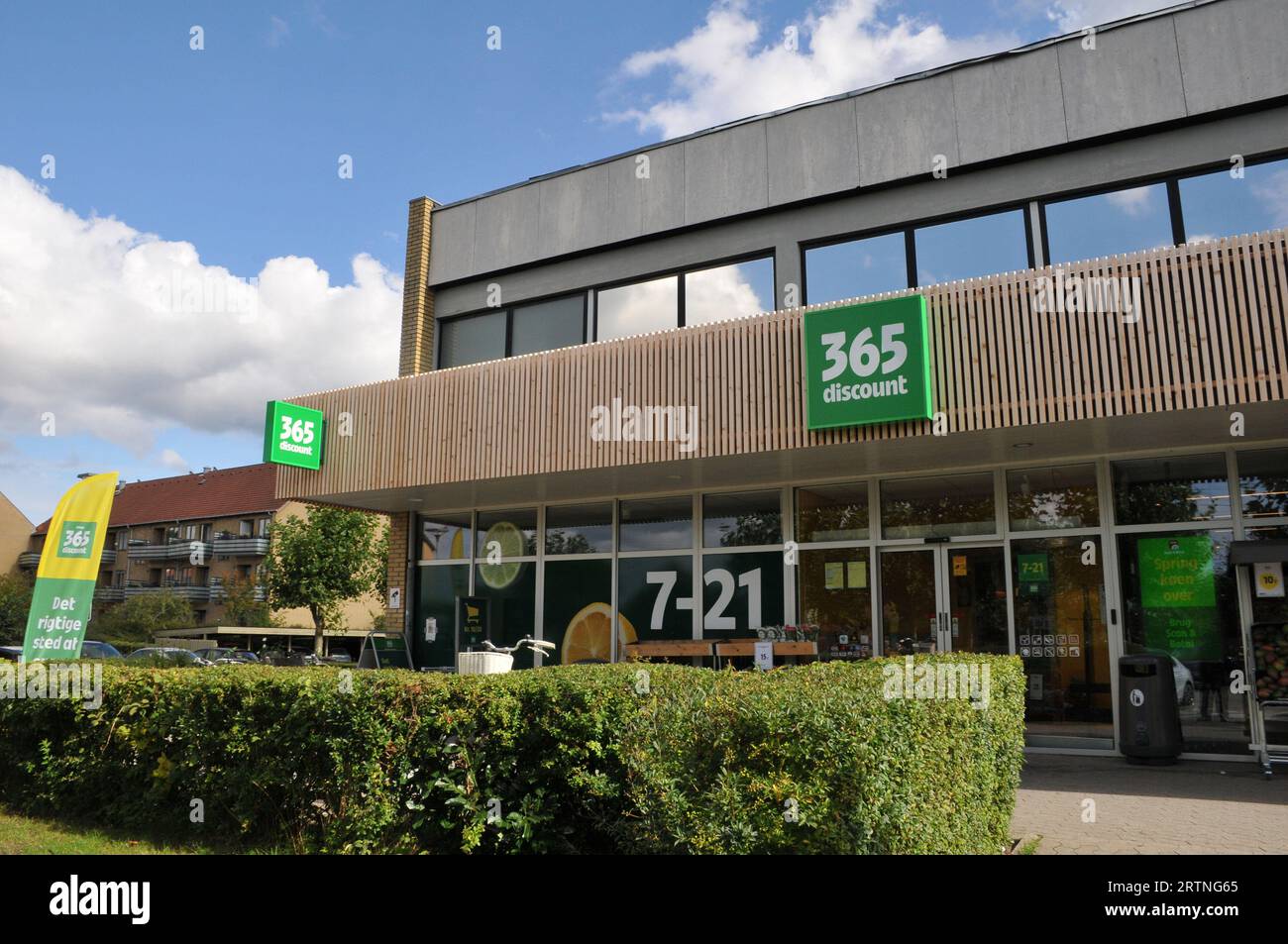 365 discount grocery store hi-res stock photography and images - Alamy