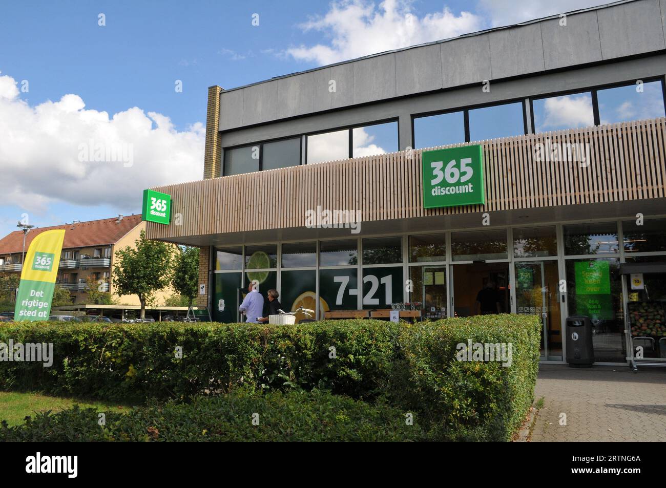 365 discount grocery store hi-res stock photography and images - Alamy