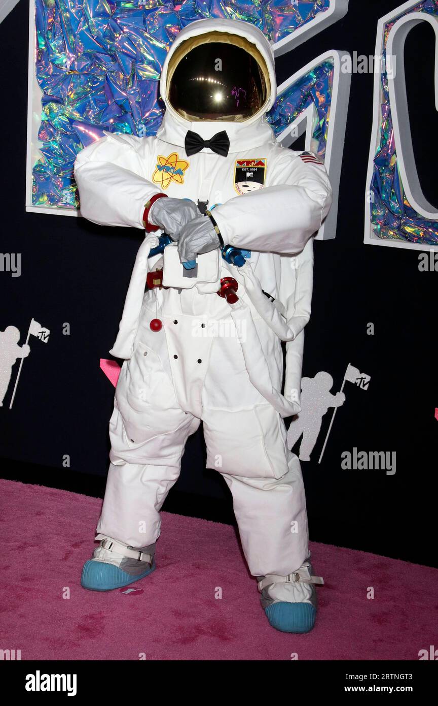 Moonman bei der Verleihung der MTV Video Music Awards 2022 im ...