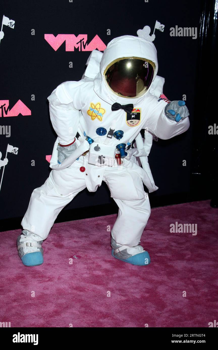 Moonman bei der Verleihung der MTV Video Music Awards 2022 im ...