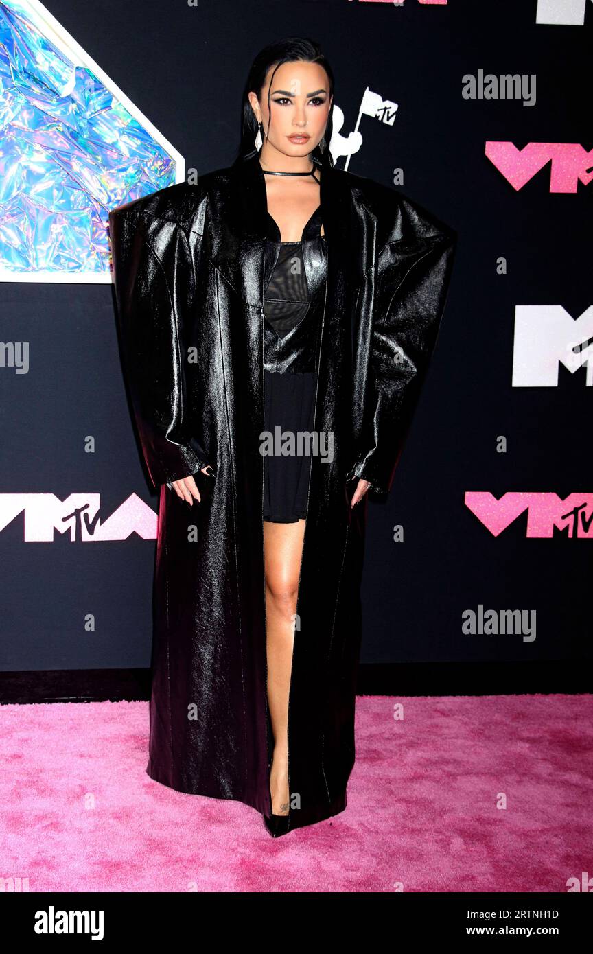 Mtv vma award demi lovato hi-res stock photography and images - Alamy