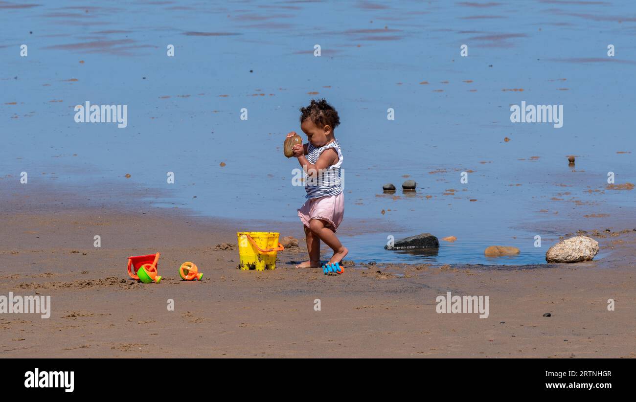 Kids beach activities hi-res stock photography and images - Alamy