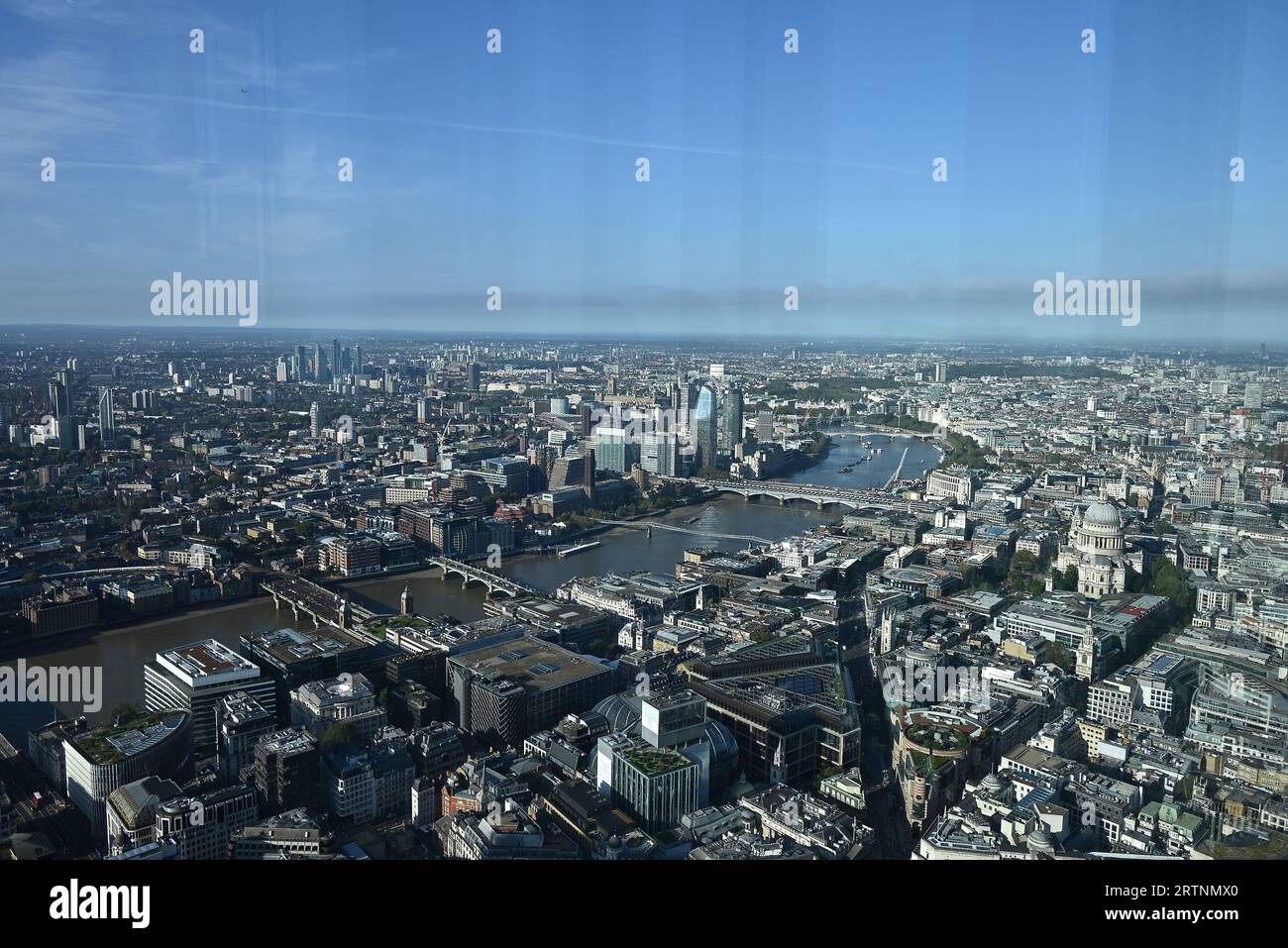 Londons highest public viewing gallery hi-res stock photography and ...