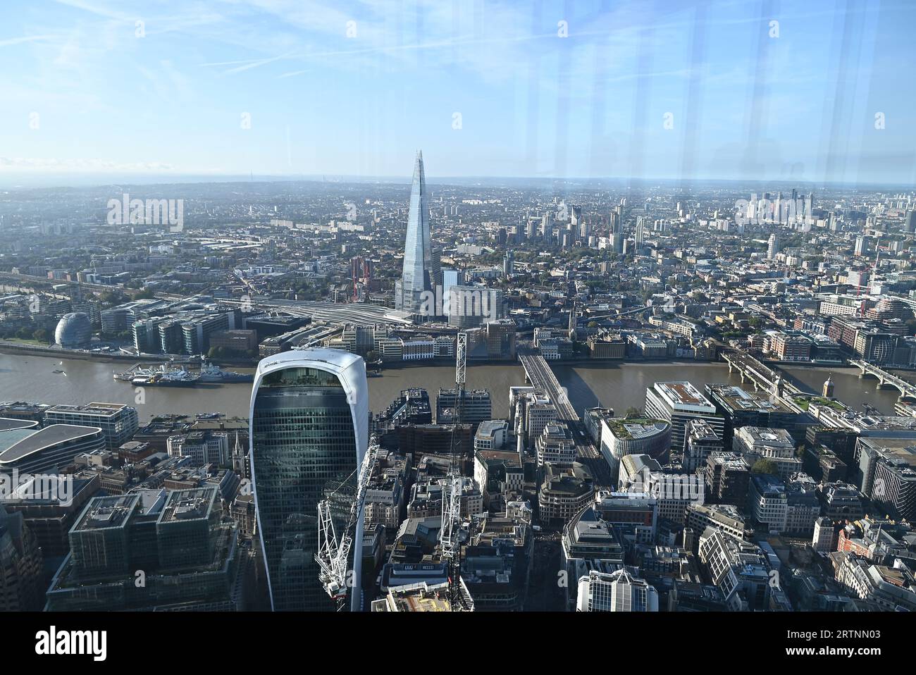 Londons highest public viewing gallery hi-res stock photography and ...
