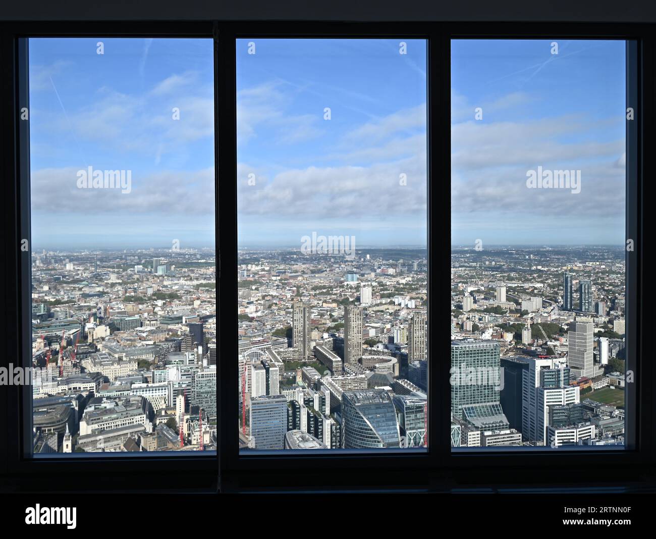 Londons highest public viewing gallery hi-res stock photography and ...