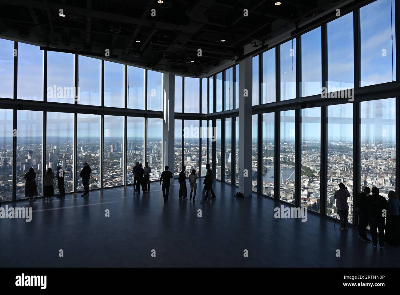 Londons highest public viewing gallery hi-res stock photography and ...