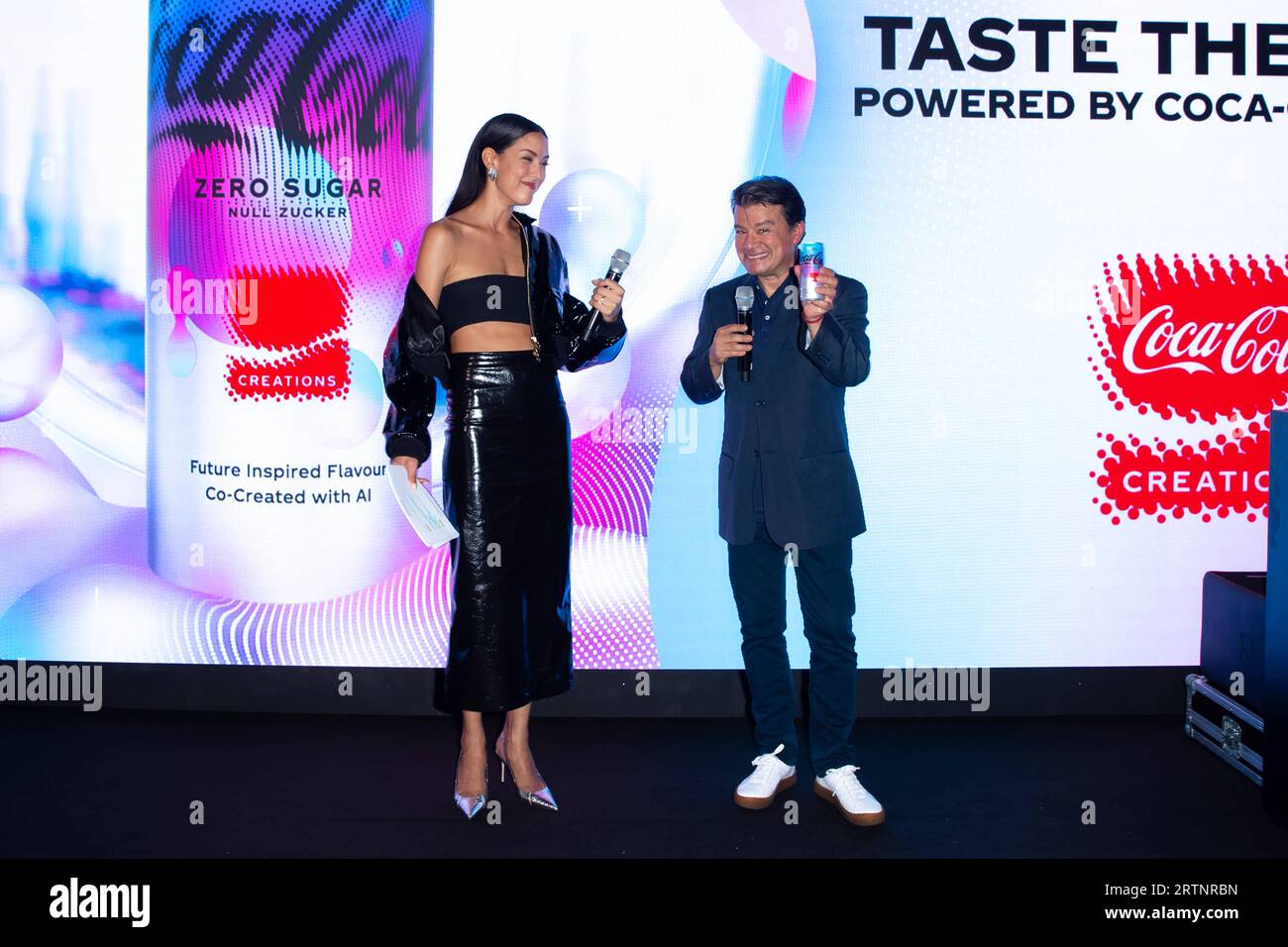 Event - Coca Cola 3000 Rebecca Mir und Javier Meza beim Launch-Event der neuen Coca Cola 3000 in ...