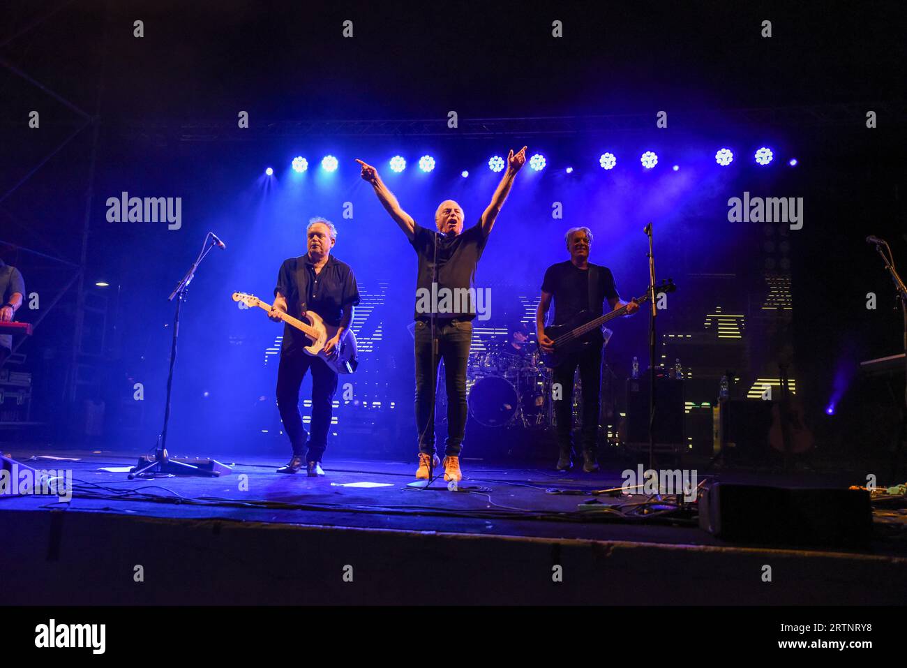 Yoshi singer hi-res stock photography and images - Alamy