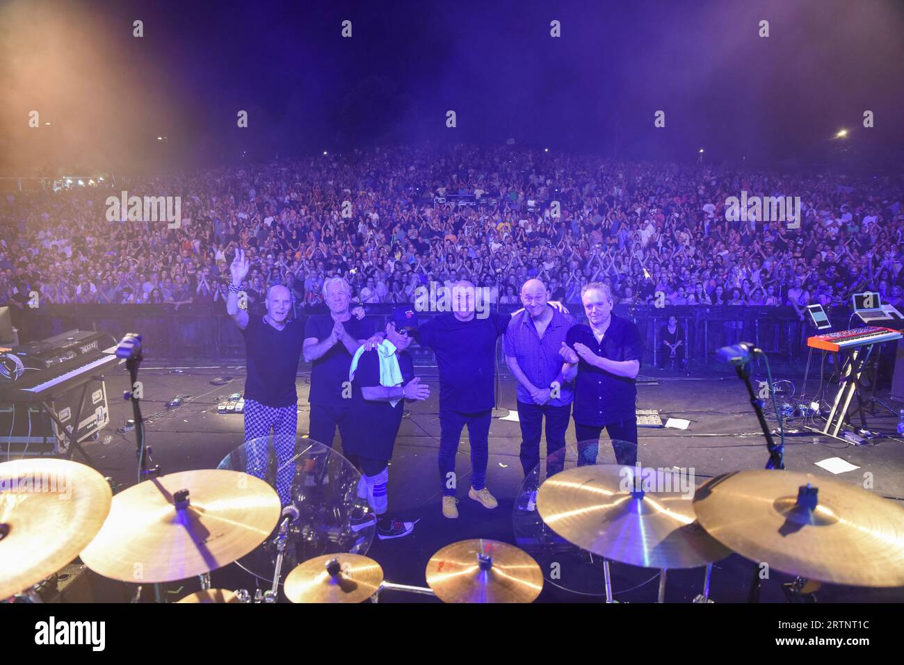 Yoshi singer hi-res stock photography and images - Alamy