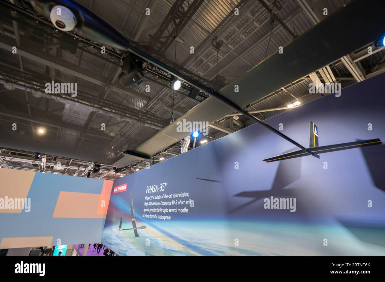 Large scale systems hi-res stock photography and images - Alamy