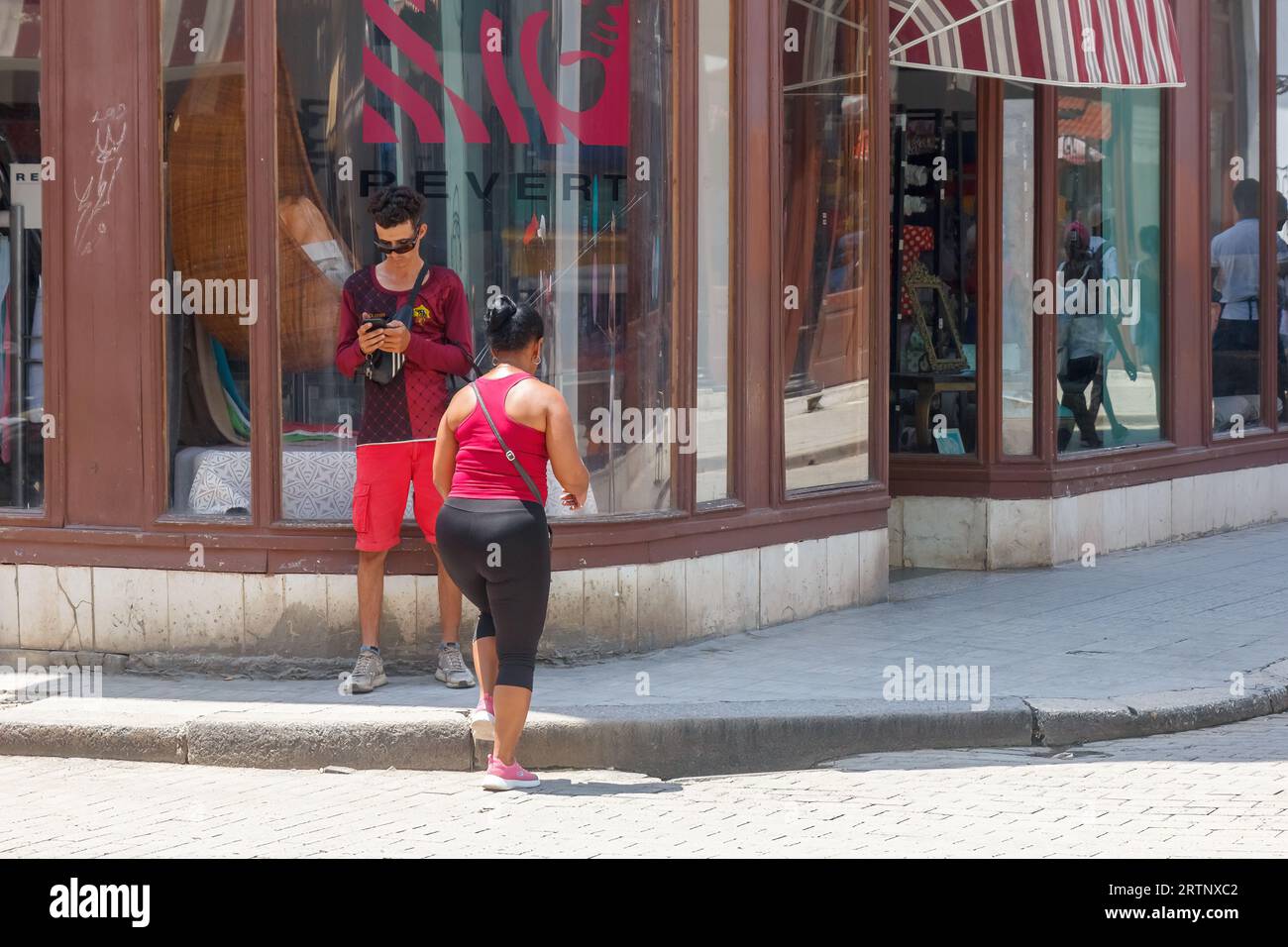 Old cuban store hi-res stock photography and images - Alamy