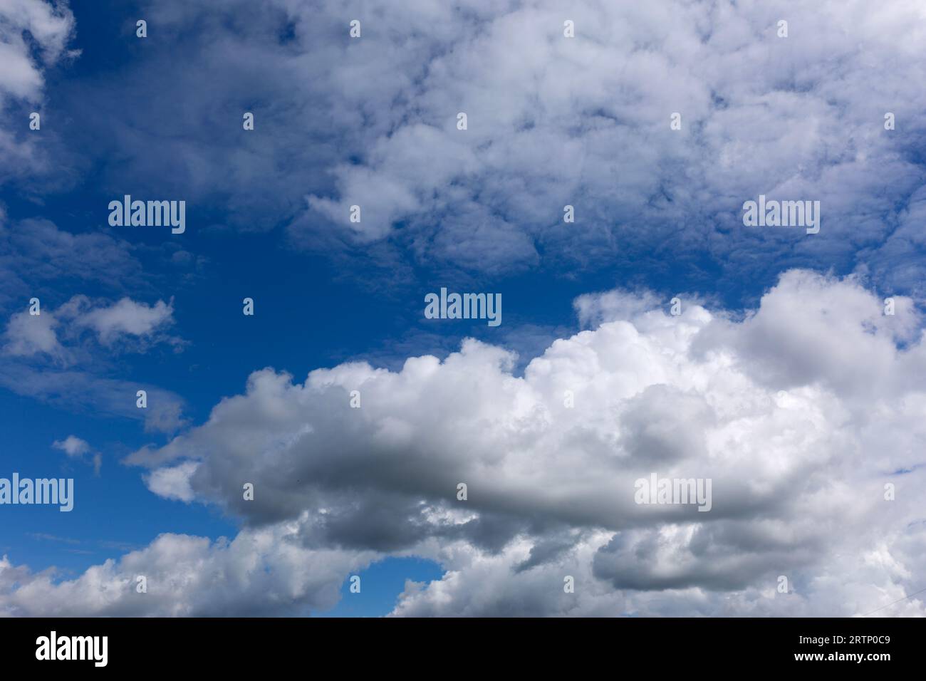 Strato cumulus clouds hi-res stock photography and images - Alamy
