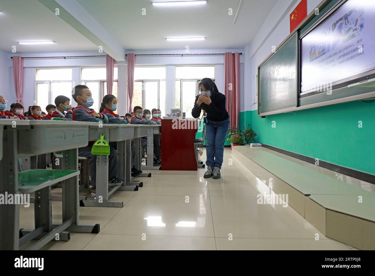Teachers classroom fighting hi-res stock photography and images - Alamy